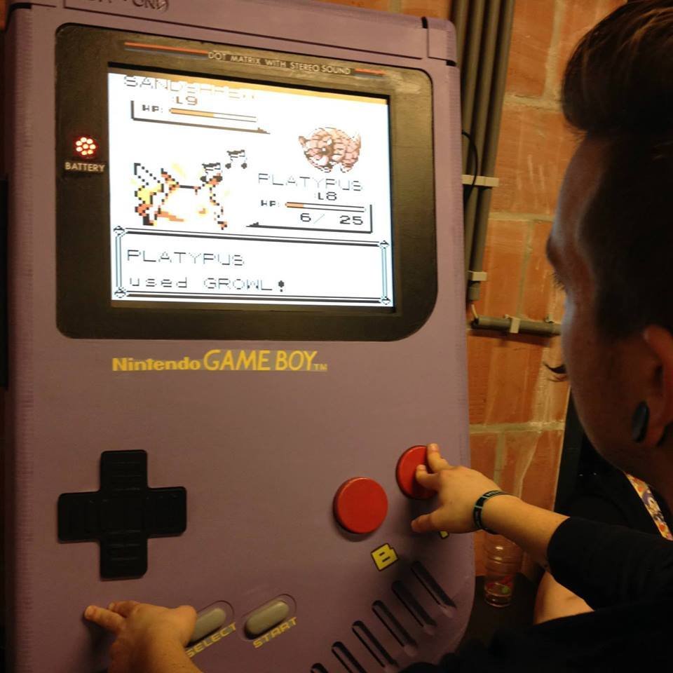 Super-sized Gameboy runs from a Raspberry Pi - Raspberry Pi Pod and ...
