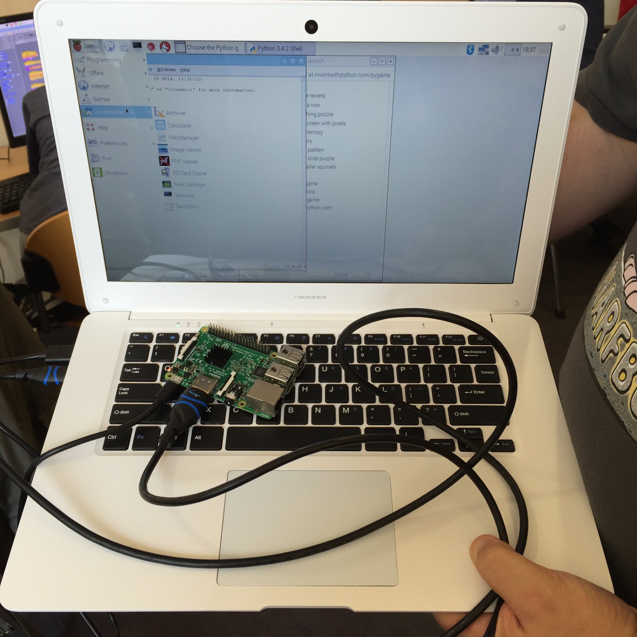 Les Pounder reviews the Nexdock as a Raspberry Pi screen & controller - Raspberry Pi Pod and ...