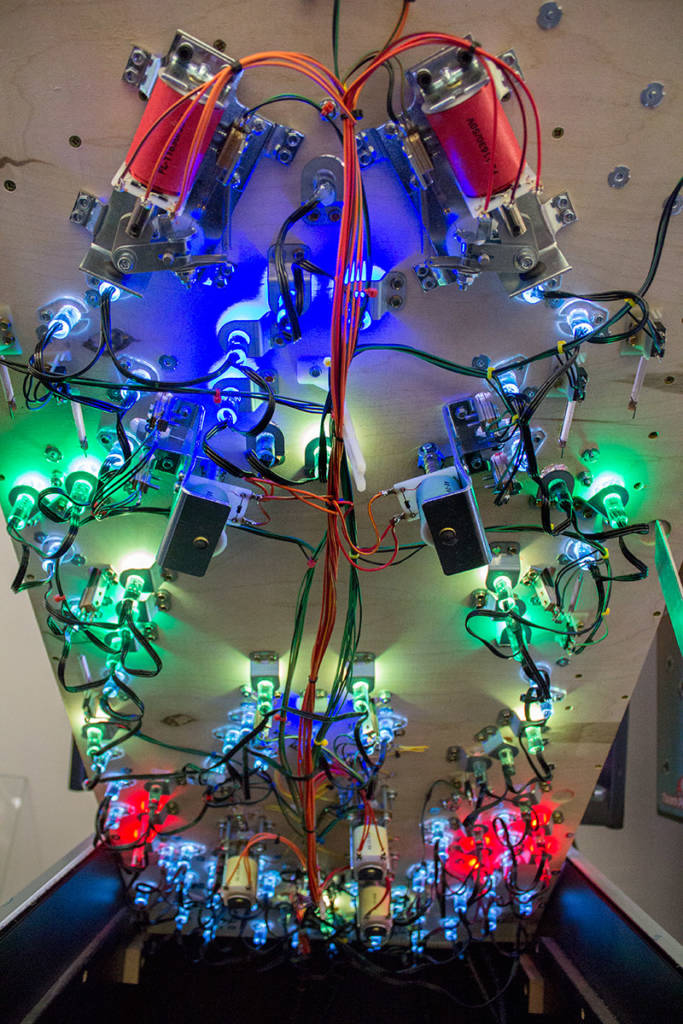 Gorgeous Mafia-themed pinball machine controlled by a Raspberry Pi ...