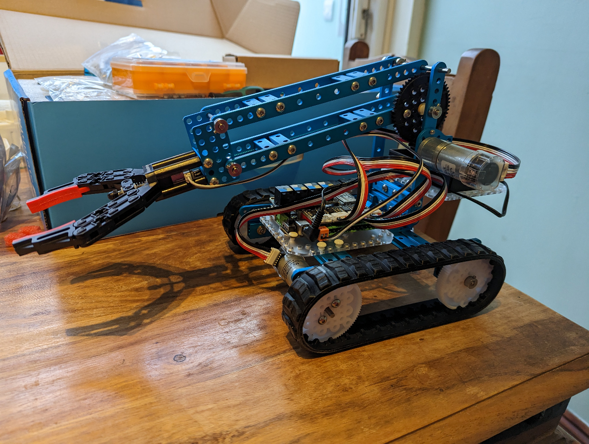 Review of the Makeblock Ultimate 2.0 robotics kit - Raspberry Pi Pod and micro:bit base